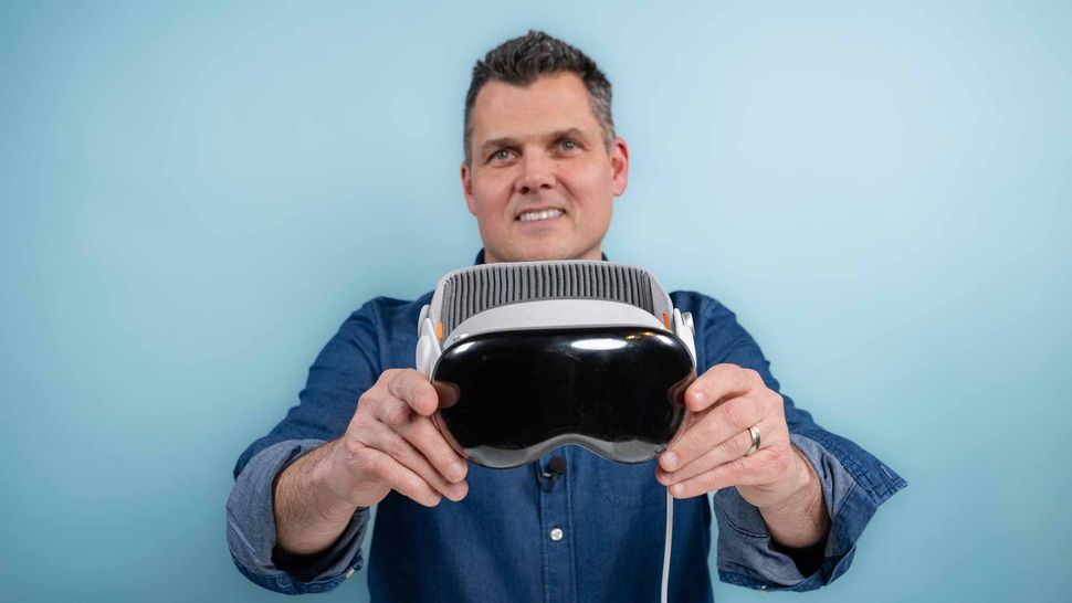 I've been testing the Apple Vision Pro for 3 weeks — here's the pros ...