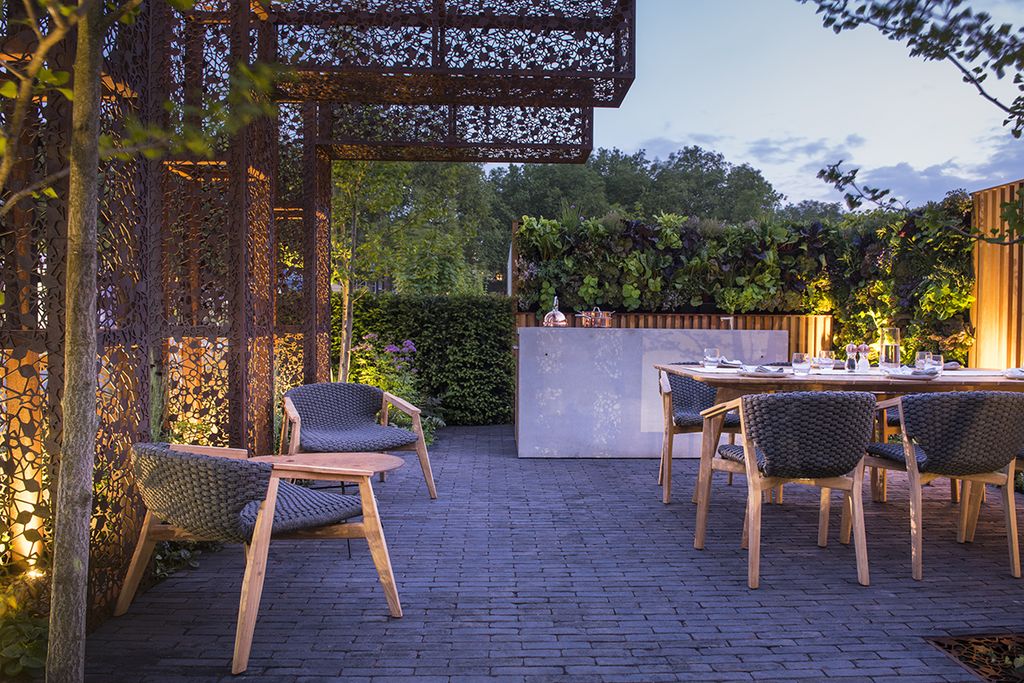 9 small garden fence ideas to add style to compact spaces | Livingetc