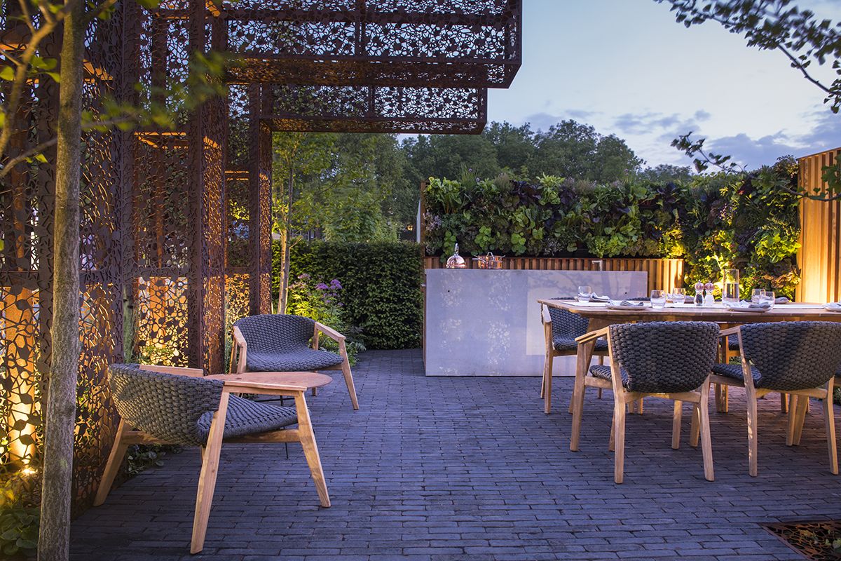 9 small garden fence ideas to add style to compact spaces | Livingetc