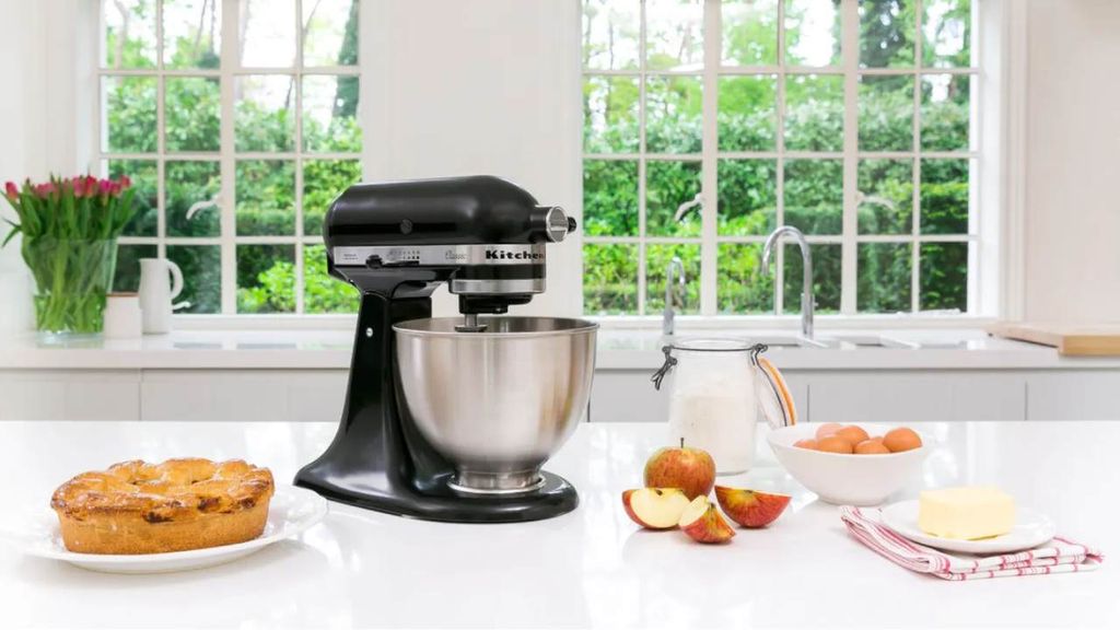 Wait, what?! Lidl is selling a KitchenAid stand mixer in its middle ...