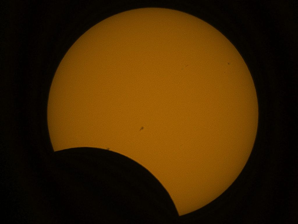Annular solar eclipse wows skywatchers with spectacular 'ring of fire ...