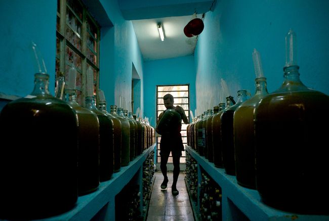 The Secret to Cubans' Homemade Wine: Condoms | Live Science