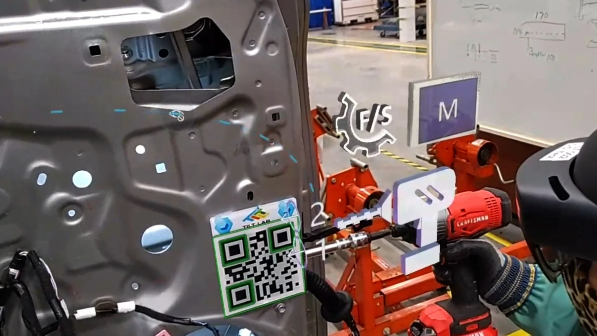 Microsoft HoloLens said to reduce training time by up to 75% in ...