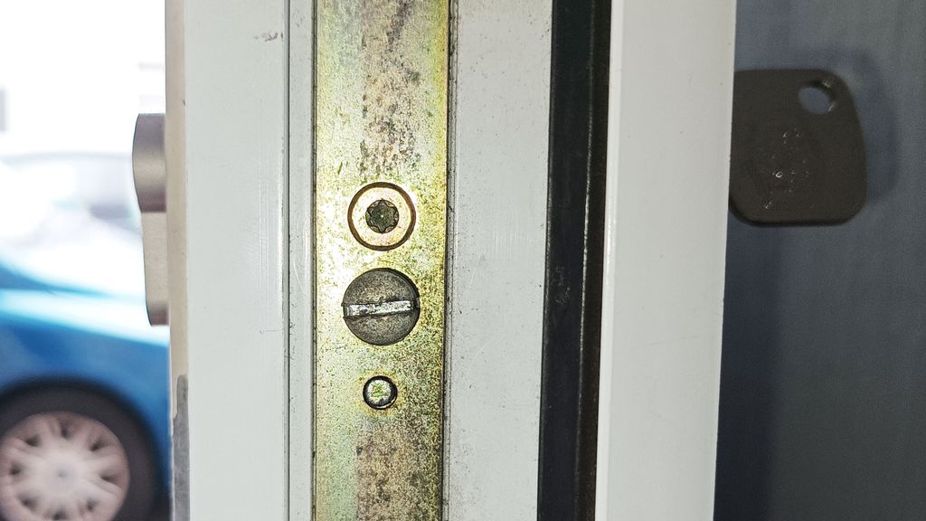 How to change a lock cylinder on a uPVC door in three steps | Homebuilding