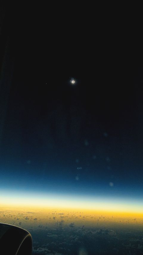 How Yesterday's Total Solar Eclipse Looked From a Plane (Photos, Video ...