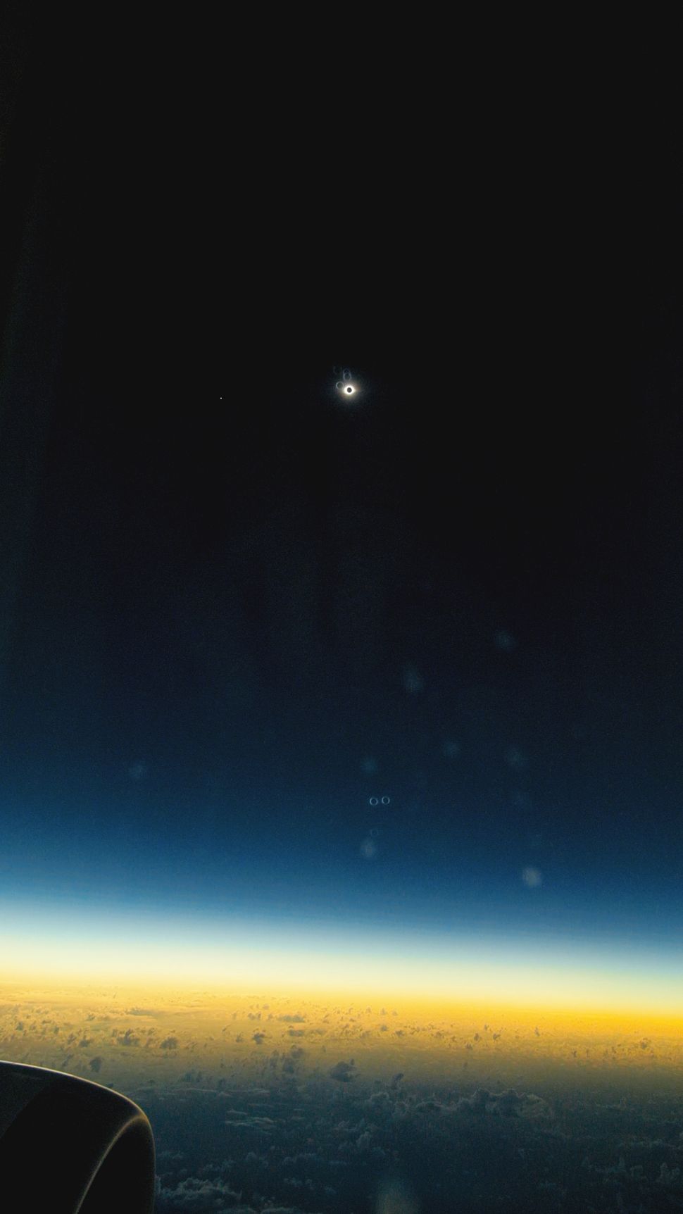 How Yesterday's Total Solar Eclipse Looked From a Plane (Photos, Video ...