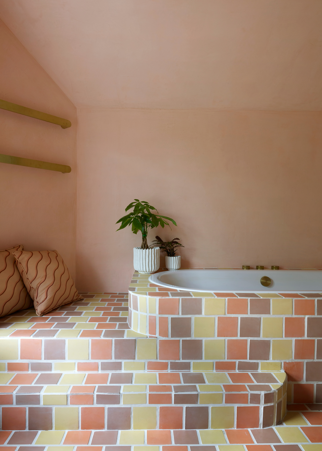 Step-Up Bathtubs Can Transform a Space to Feel Like a Spa | Livingetc