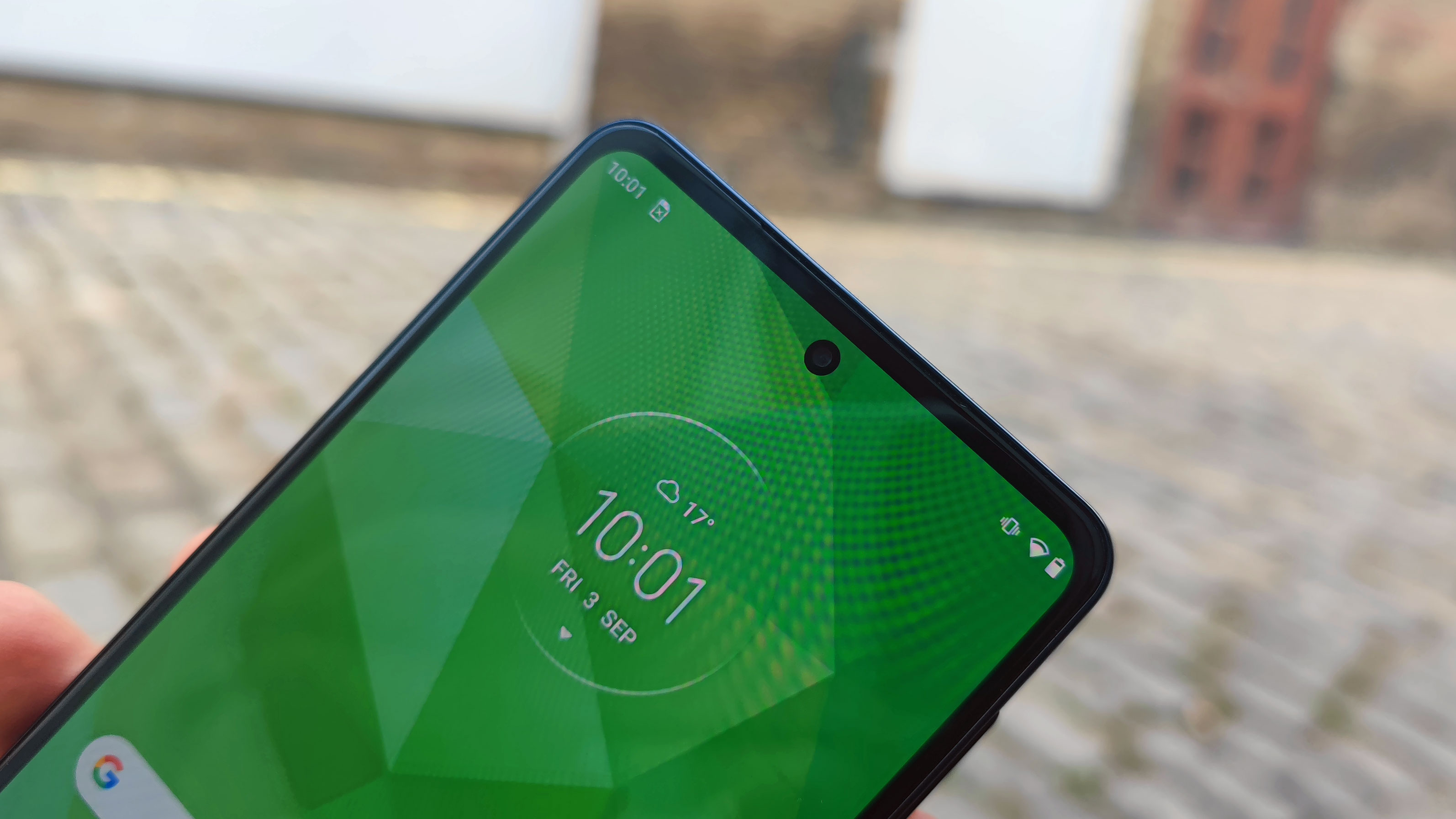 Motorola Edge 20 Pro With 144Hz Display 108MP Camera Snapdragon 870