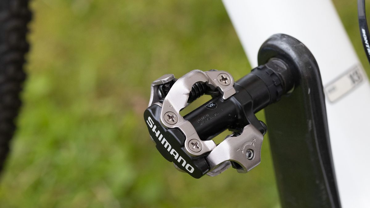 Shimano XTR SPD vs M520 pedals | Bike Perfect