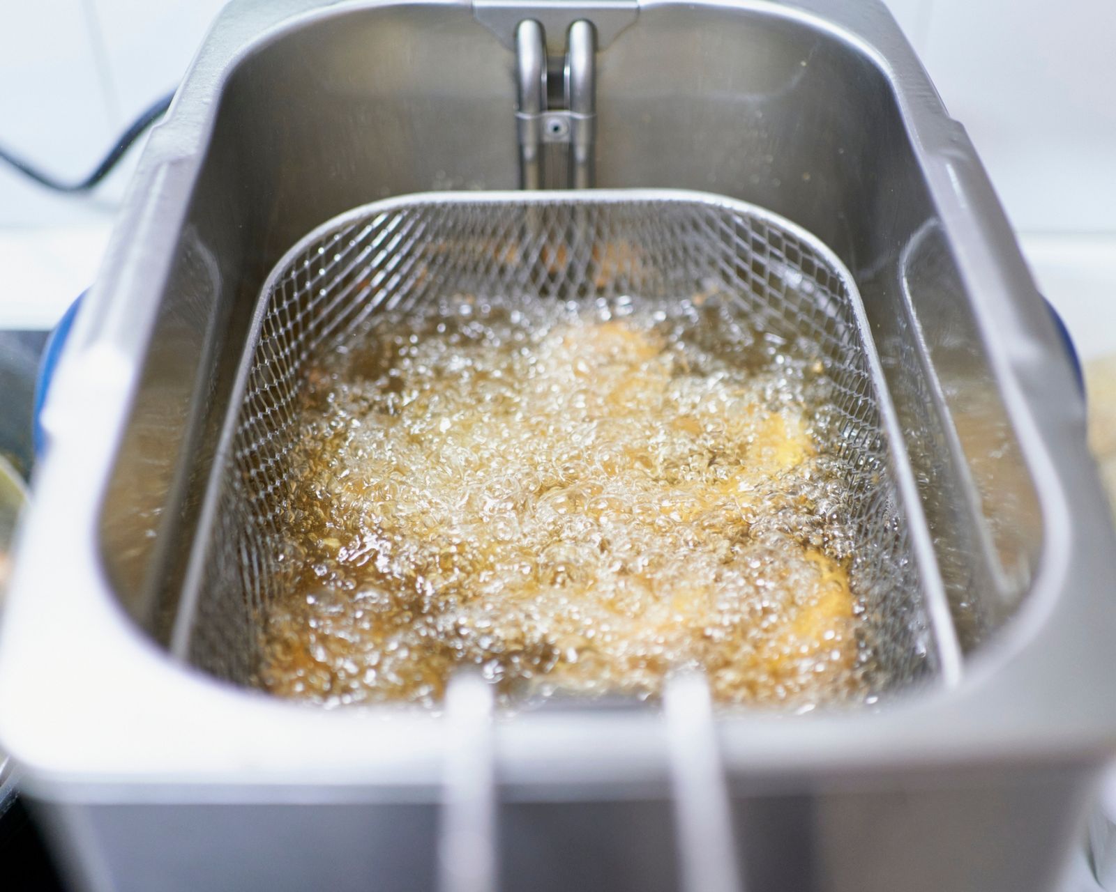 Air fryer vs deep fryer: pros, cons, and more | Real Homes