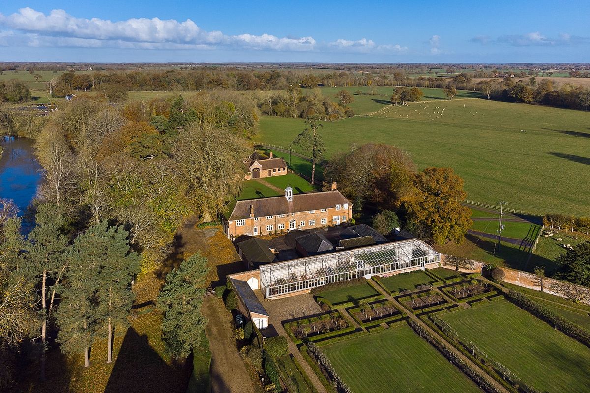 A truly amazing estate in the Waveney Valley with a huge amount on ...