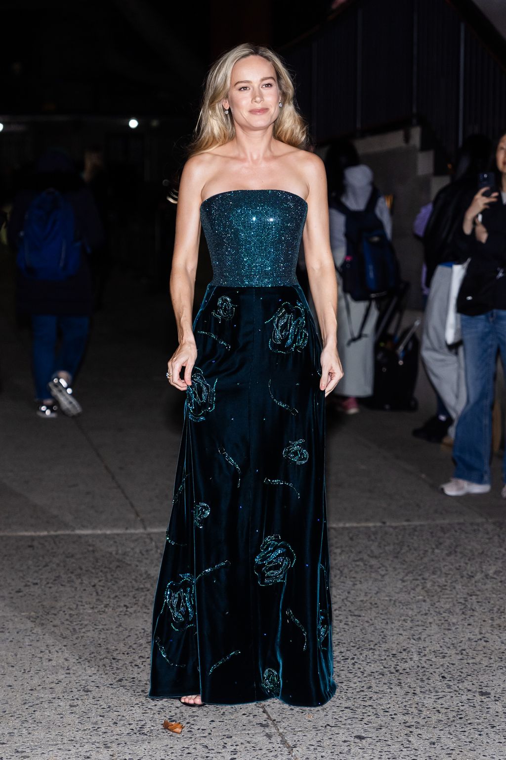 Brie Larson Debuts a Dramatic Brunette Pixie Cut for Her 'Elektra' Era ...