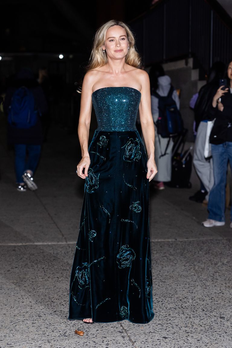 Brie Larson Debuts a Dramatic Brunette Pixie Cut for Her 'Elektra' Era ...