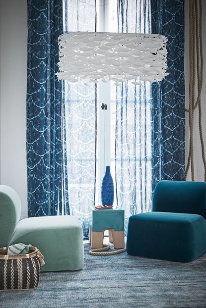 Blue Lagoon and Mediterranean hues: green and blue living room ...