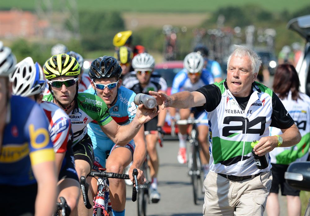 UCI to introduce 'waste zones' for riders to deposit their litter ...