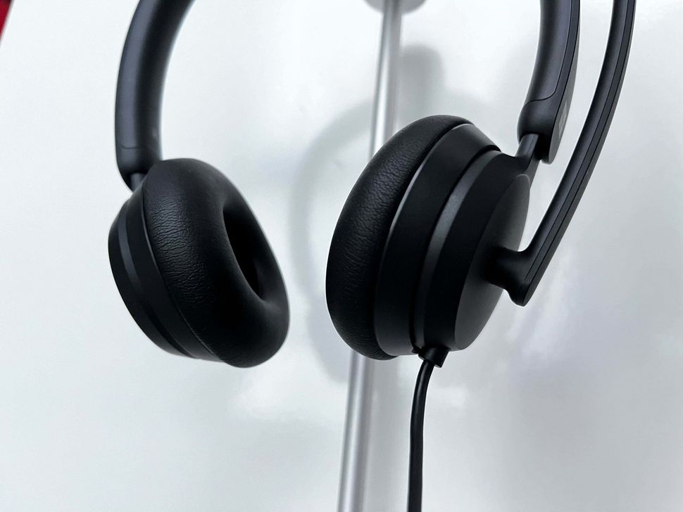 Microsoft Modern Headsets review: Teams conferencing made easy ...