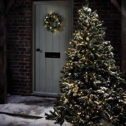 Don't miss Aldi Christmas inflatables in aisles today– not that you ...