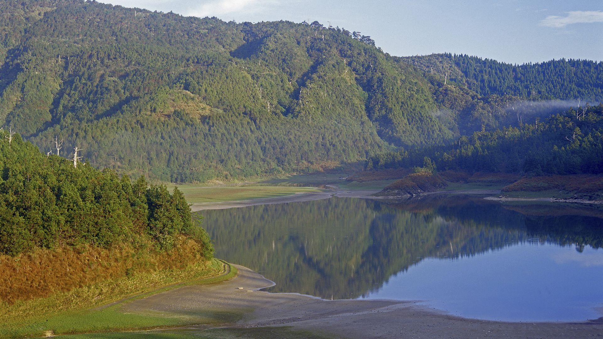 Shhh... world's first certified 'quiet' hiking trail opens to light ...