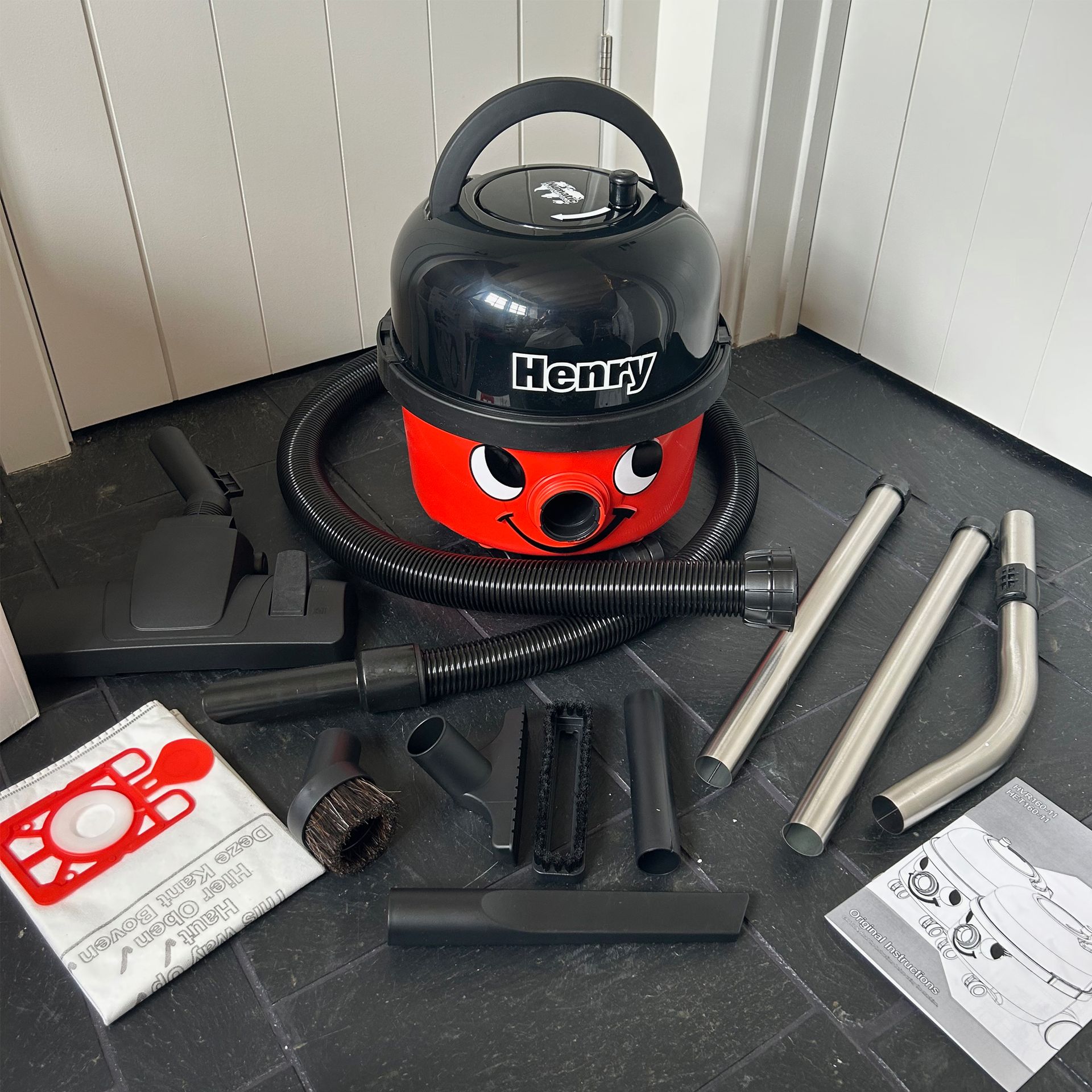 Henry HVR160 Bagged Cylinder Vacuum Cleaner review | Ideal Home