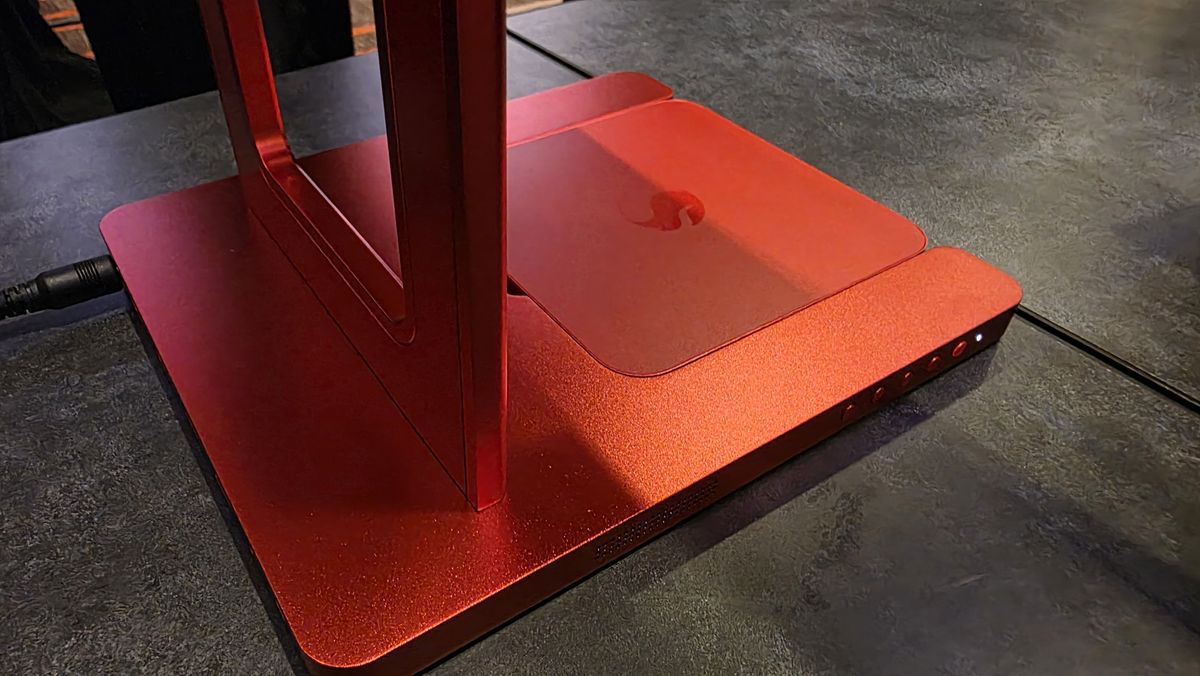 Qualcomm's Snapdragon X2 Elite reference mini PC looks like a coaster ...