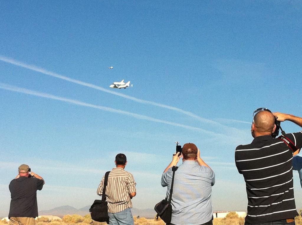 Shuttle Endeavour Takes Off on Historic California Sightseeing Flight ...