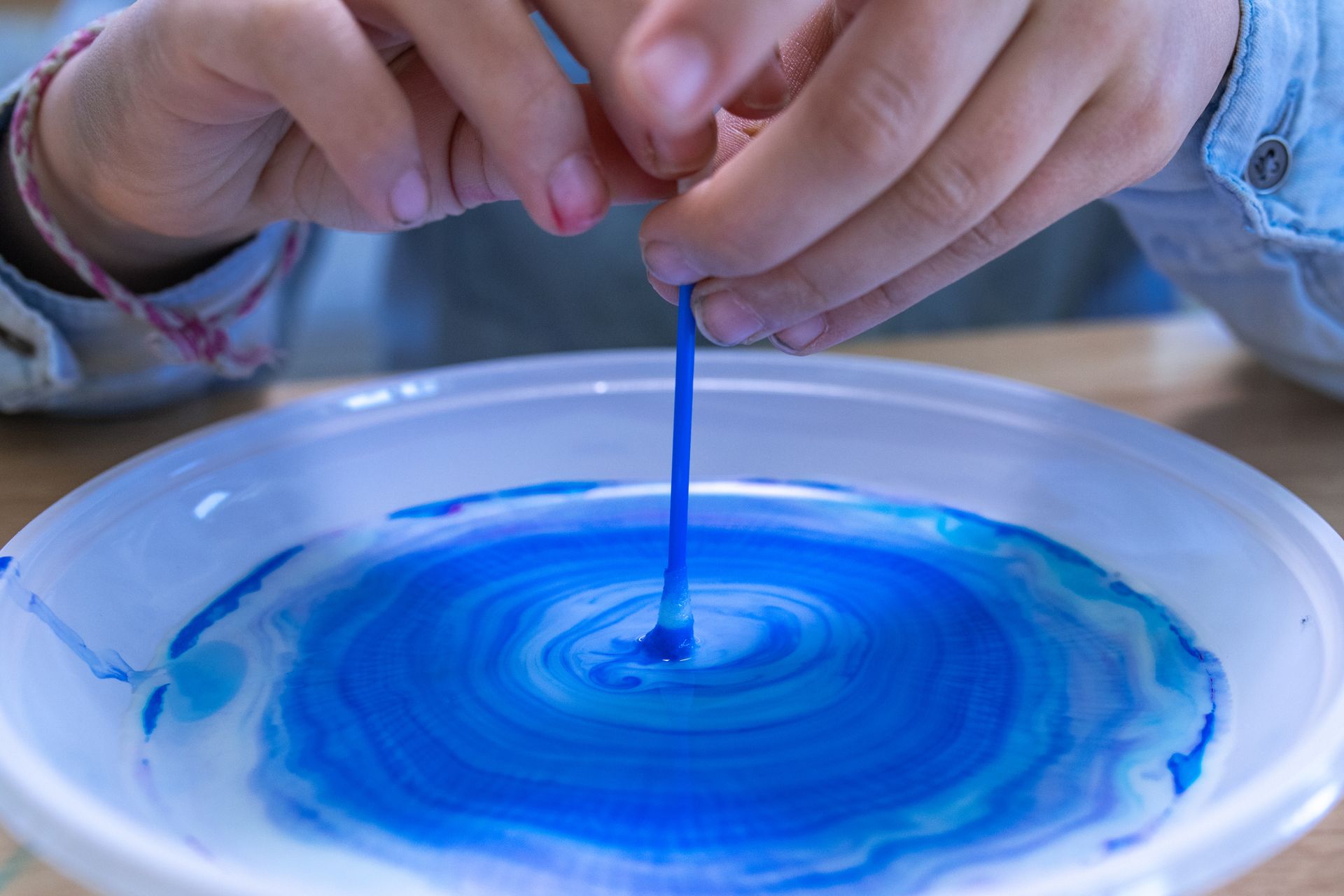 12 Fun science experiments for kids to try at home | GoodtoKnow