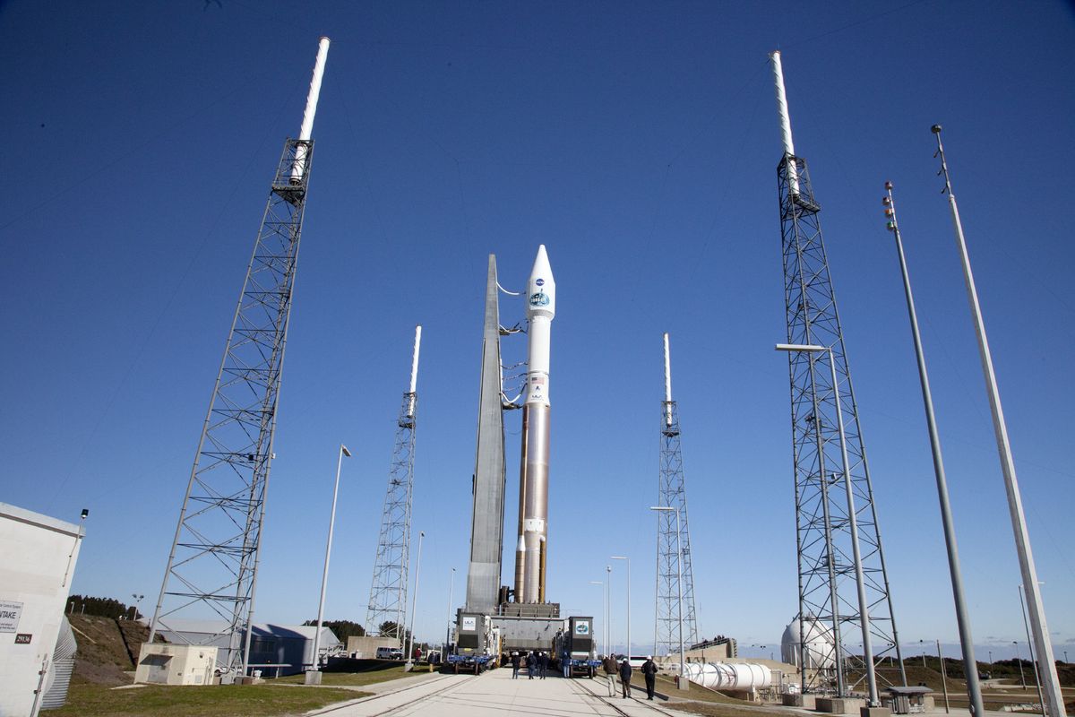 Launch Photos: NASA's TDRS-L Satellite Streaks Into Space: Page 2 | Space
