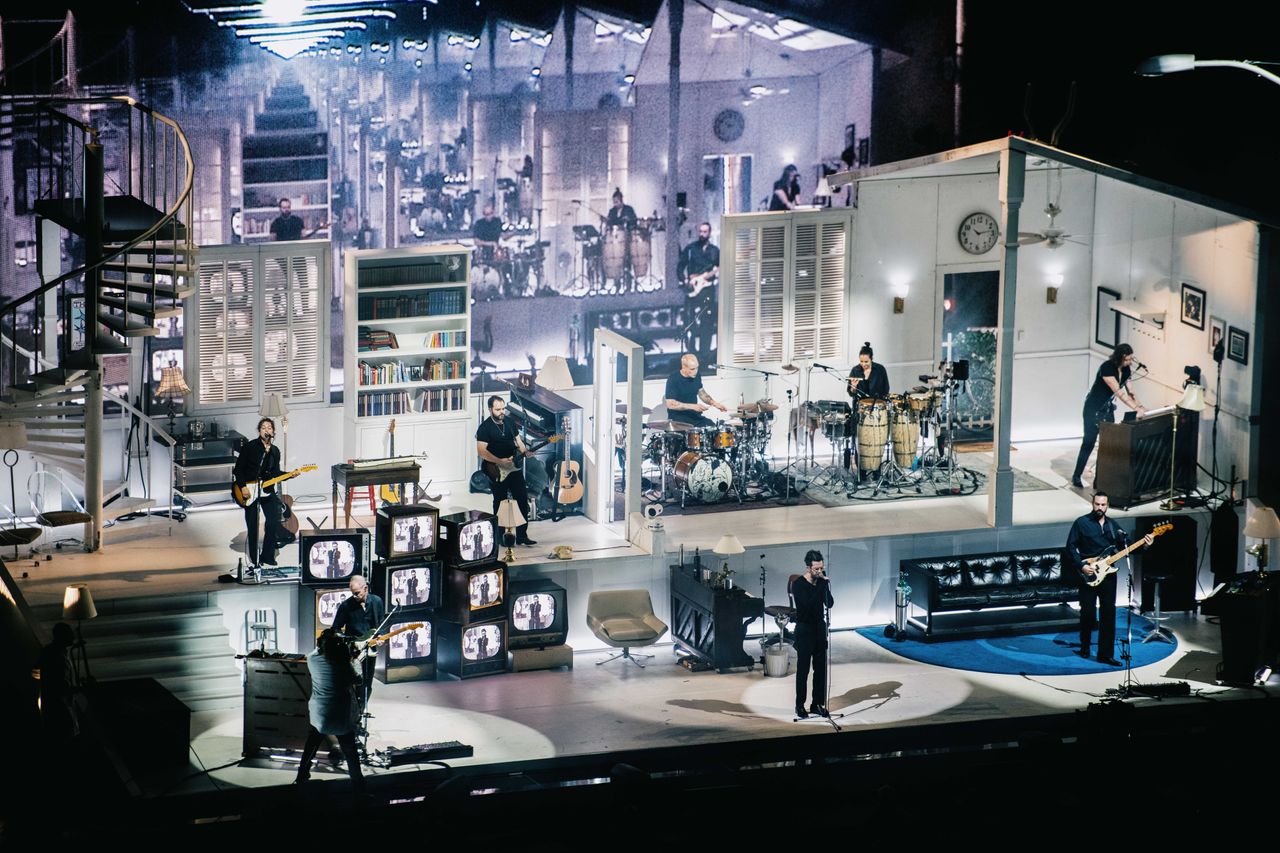 Why are artists like Sabrina Carpenter building their homes on stage ...