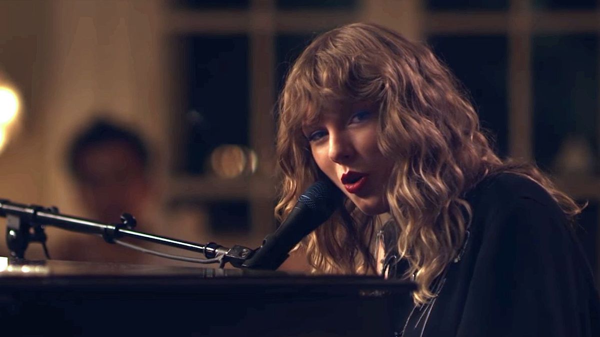 Taylor Swift Performed "New Year's Day" During 'Scandal' and Twitter Is ...