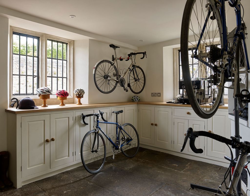 Holcombe Court, the 'finest Tudor house in Devon', and the 20-year, no ...