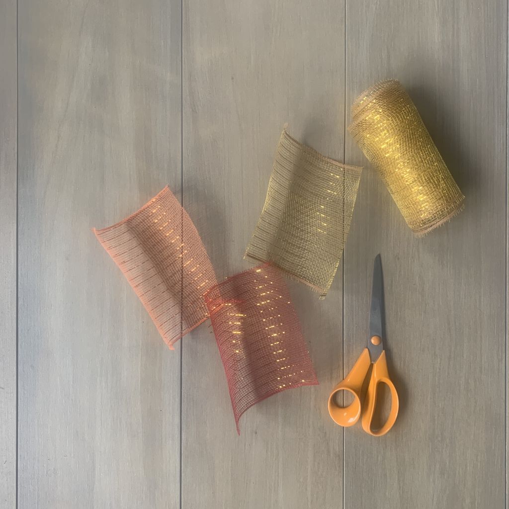 How to make a wreath with mesh: 8 easy steps for beginners | Homes and ...