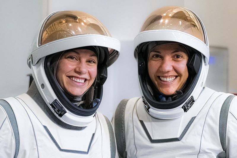 Polaris Dawn crew shows off new SpaceX spacesuits for 1st private spacewalk (photos) | Space