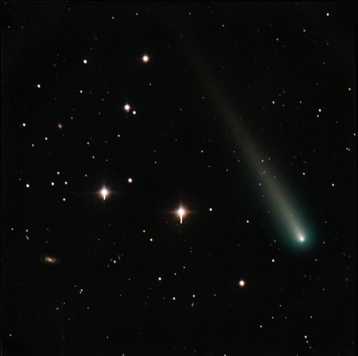 Comet ISON Soars Past Distant Galaxies in Amazing Photo | Space