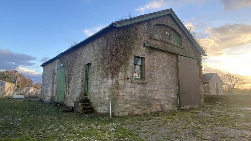 Traditional white stone Lancaster barn conversion opportunity comes ...