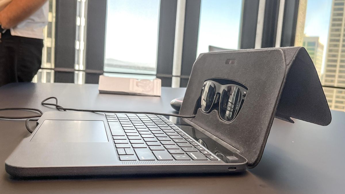 Spacetop G1 hands-on review: The world's first screen-free AR laptop ...