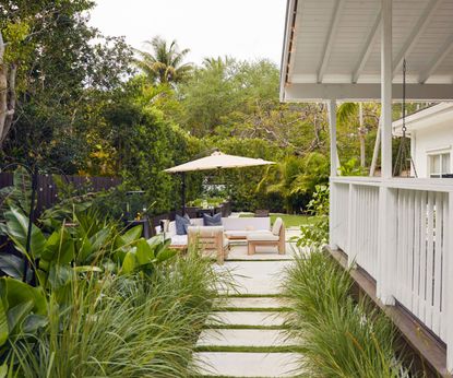 Townhouse backyard ideas: 10 latest looks and layouts | Homes and Gardens