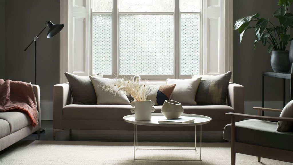 How to frost glass: 3 simple methods experts recommend | Homes and Gardens