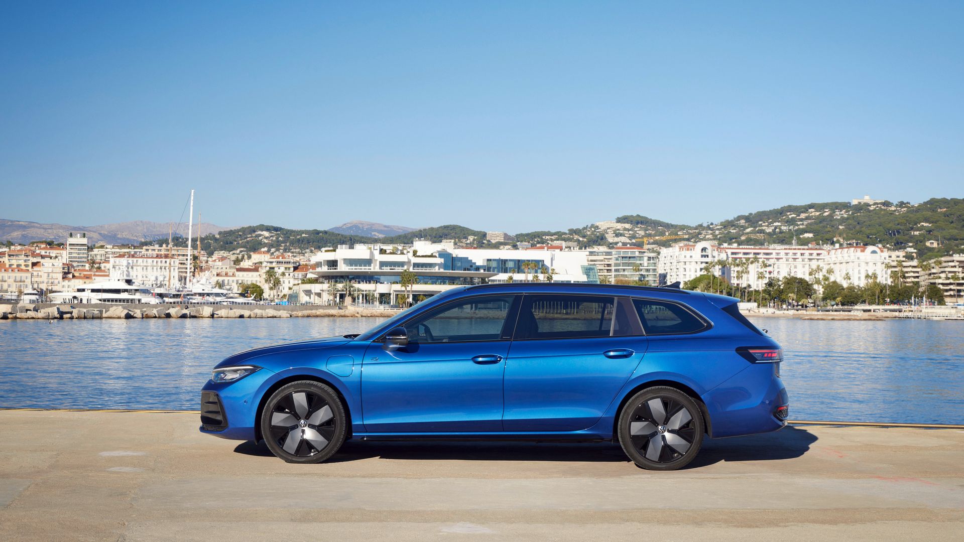 Volkswagen Passat R-Line eHybrid review: a welcome retreat to ...