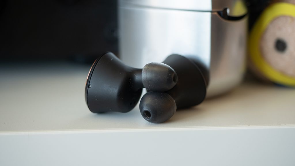 OnePlus working on truly wireless earbuds that rival AirPods: Report ...
