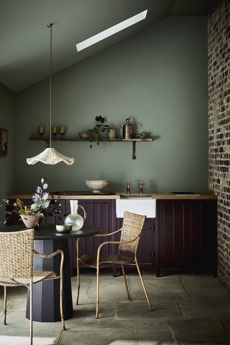 What colors go with sage green? Pairing tricks from experts | Homes and ...