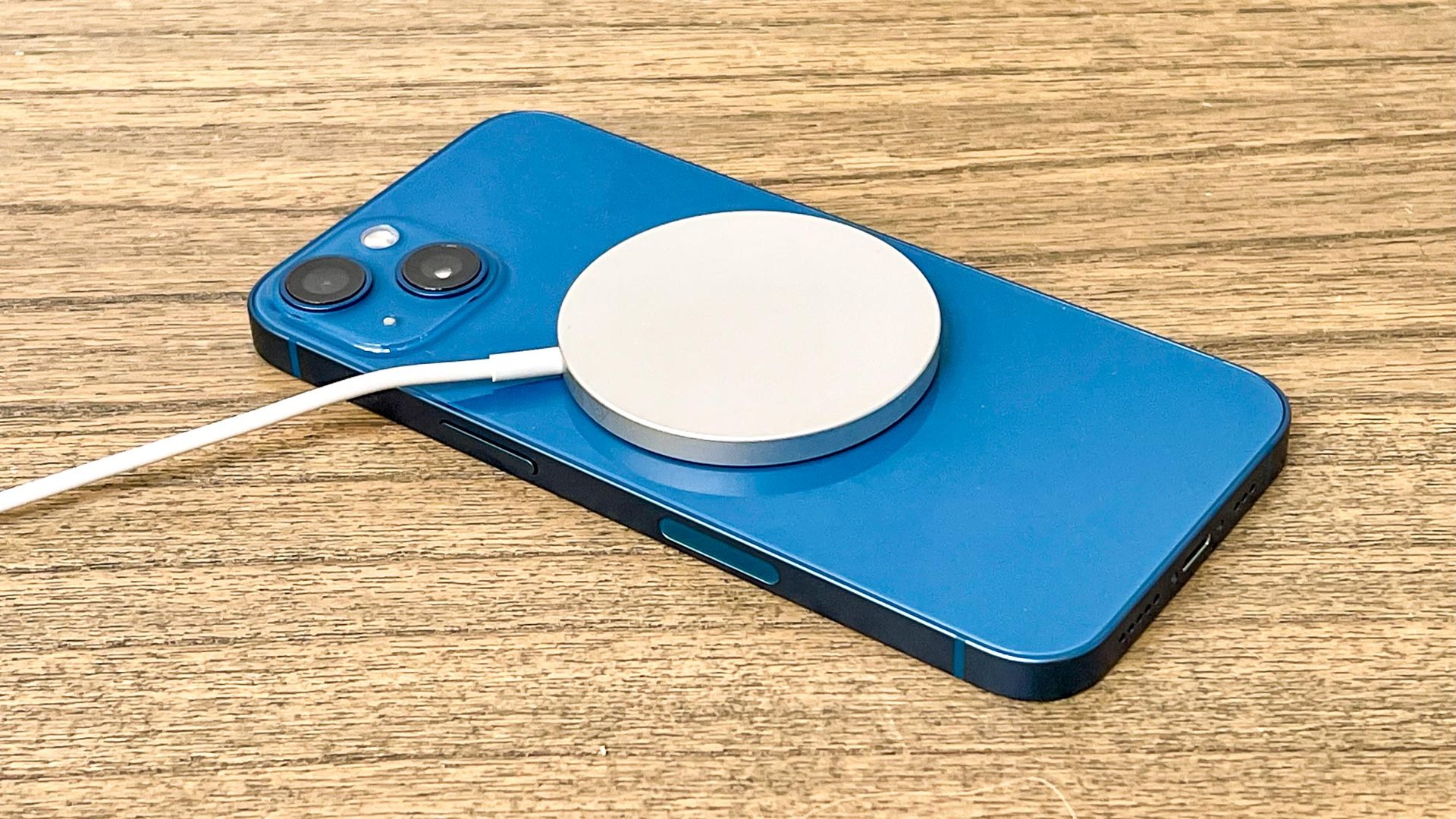 Apple's adding Qi2 wireless charging to the iPhone 14 and iPhone 13 ...
