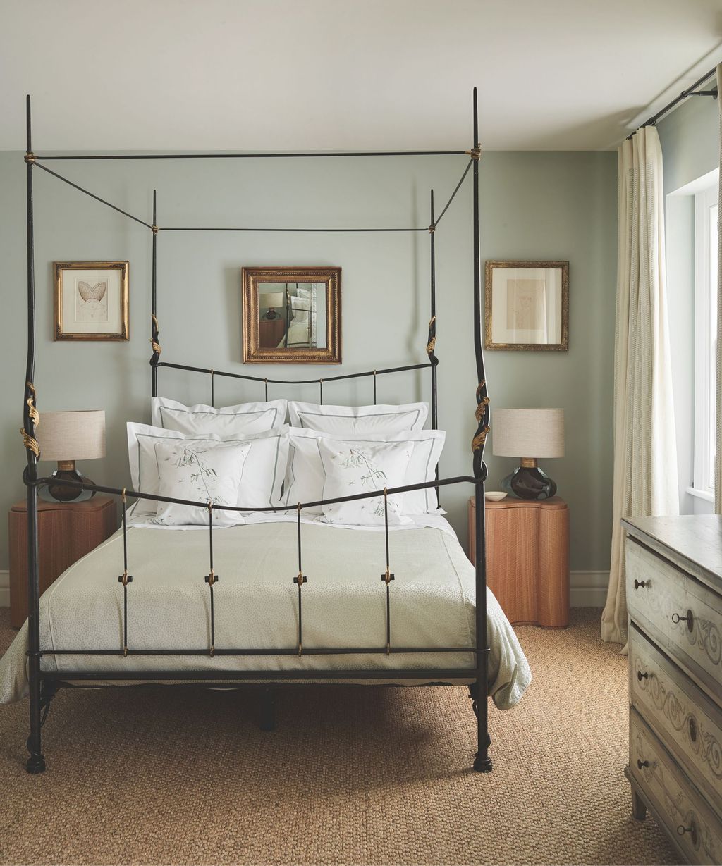 Tour a tiny light-filled London apartment in a historical building ...