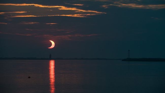 These NASA photos of the sunrise solar eclipse of 2021 are just jaw ...