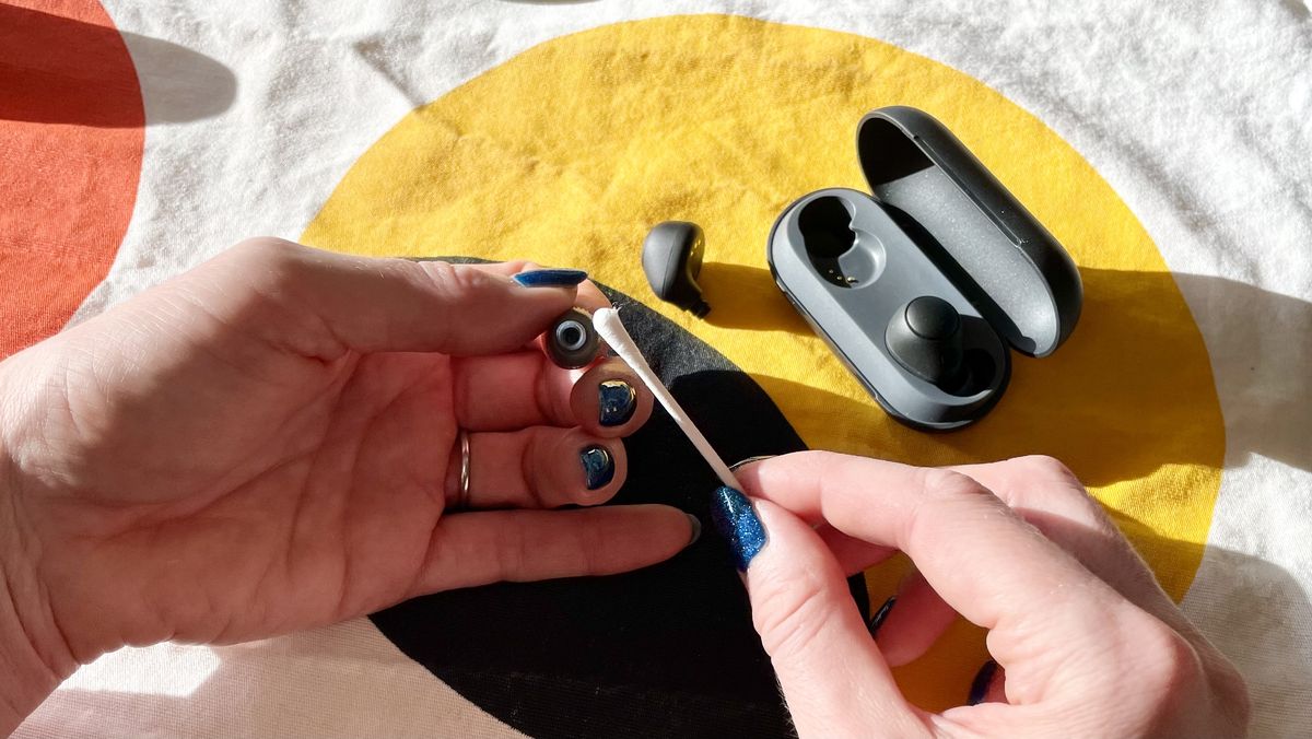 How to clean AirPods (or any wireless earbuds) safely and without ...