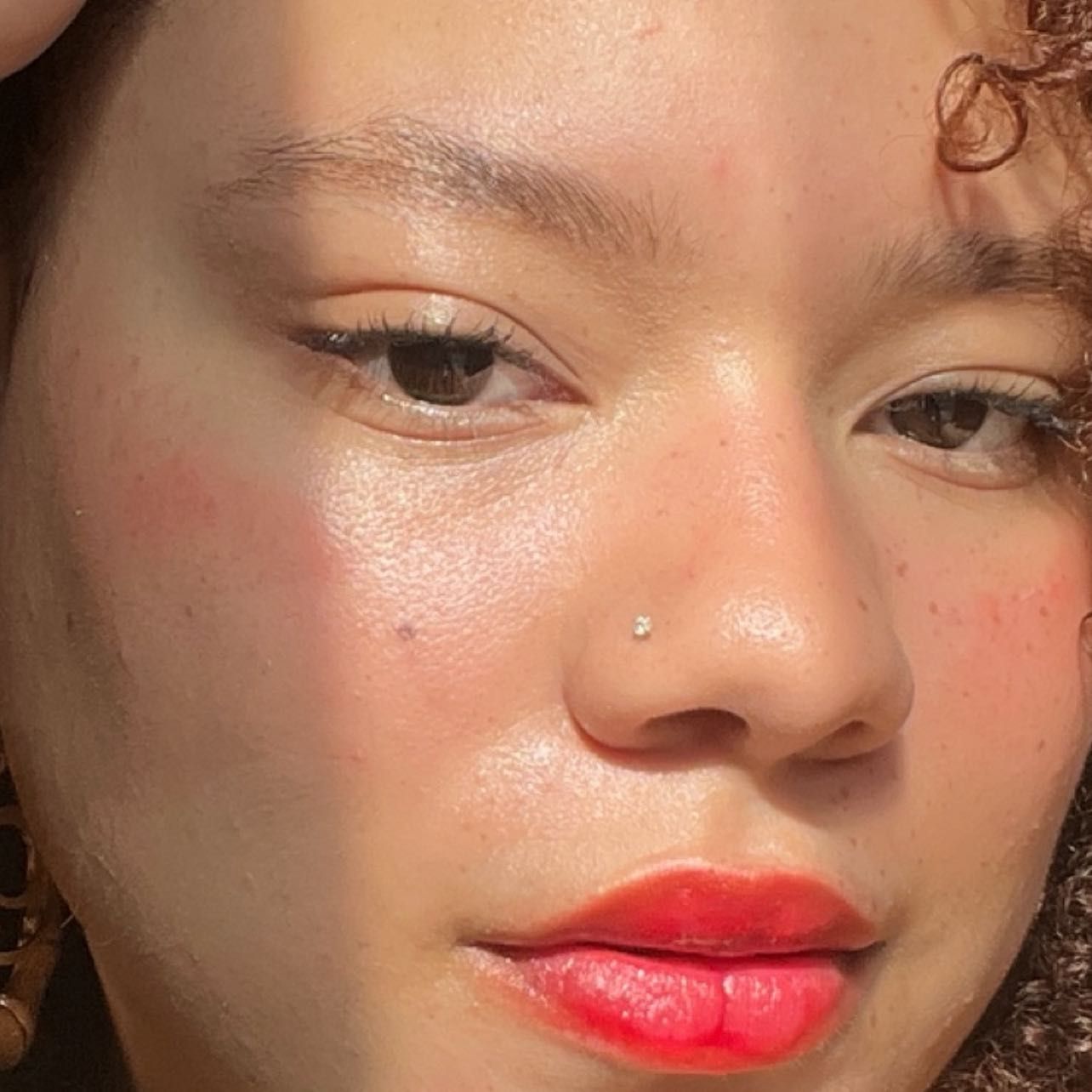 How to Apply Faux Freckles Like Hailey Bieber | Who What Wear