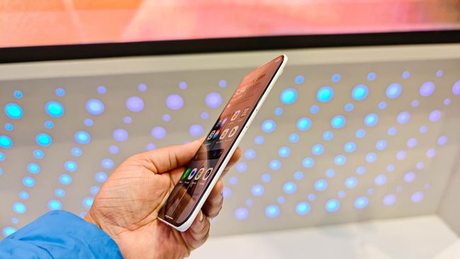 This ultra-thin 5.75mm phone destroys the Galaxy S25 Edge — and it has ...