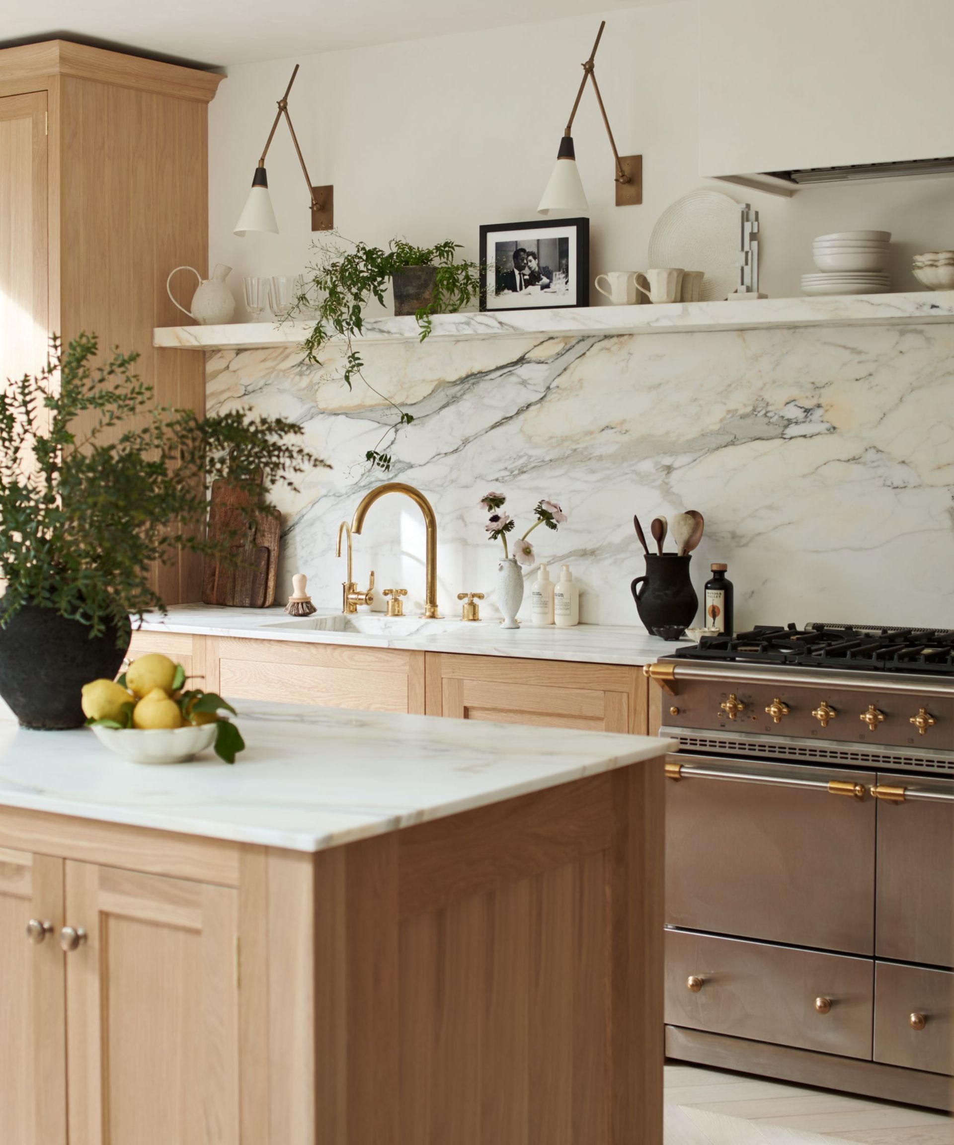 Kitchen hardware trends 2025: 10 designs to try this year | Homes and ...