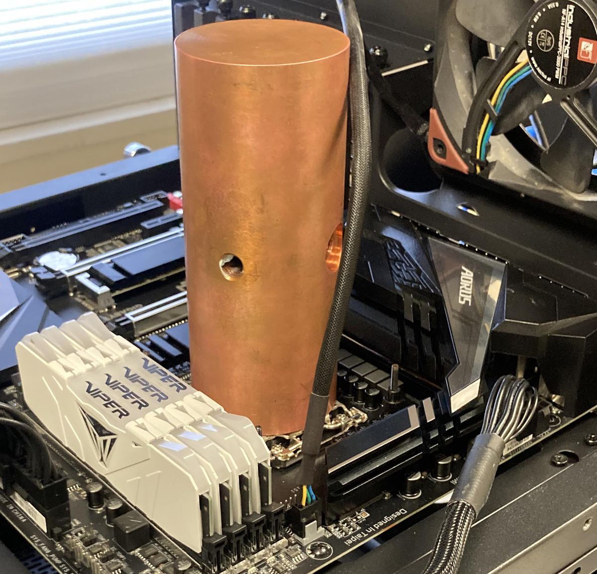 DIYer Passive Cools Core i9 with 8-Pound Copper Block | Tom's Hardware