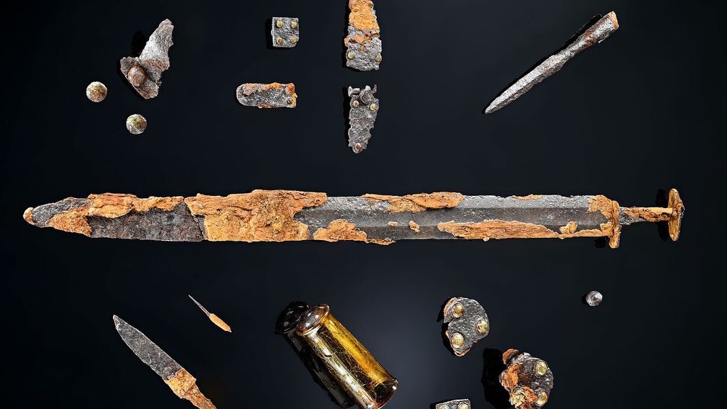 Pottery, swords and jewelry: Rich Stone Age and early medieval graves ...