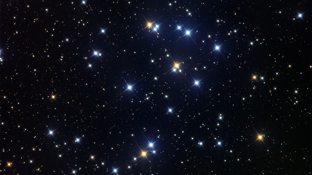 See the moon and Mars buzz a cosmic Beehive this weekend | Space
